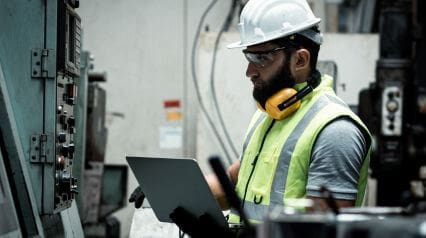 Safety Check-Ins for Lone Workers: Why & How to Conduct Them | SHEQSY